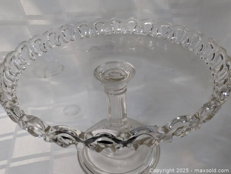 Glass pedestal cake platter 11.5 in | Maxsold