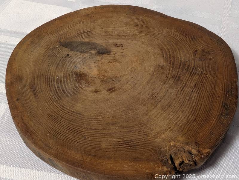 Natural wood disc, approx. 6 in diameter | Maxsold