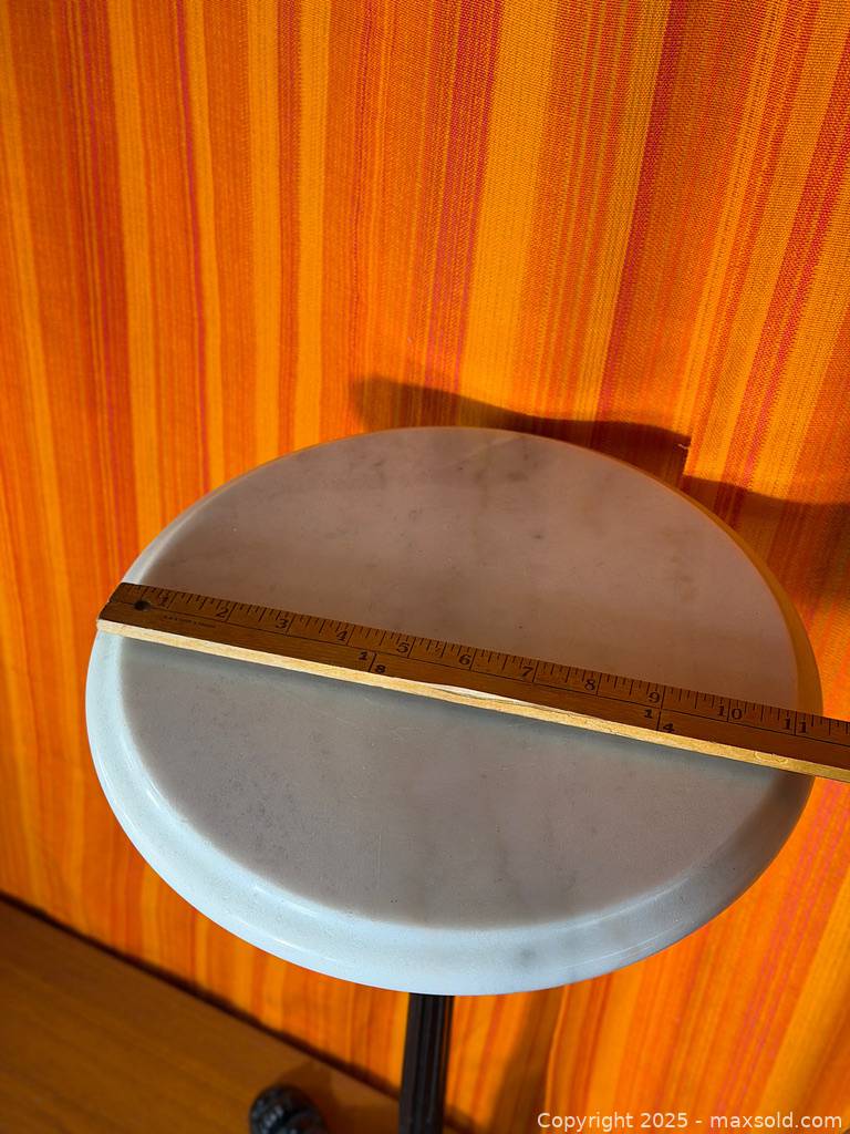 Round marble pedestal side table | Maxsold