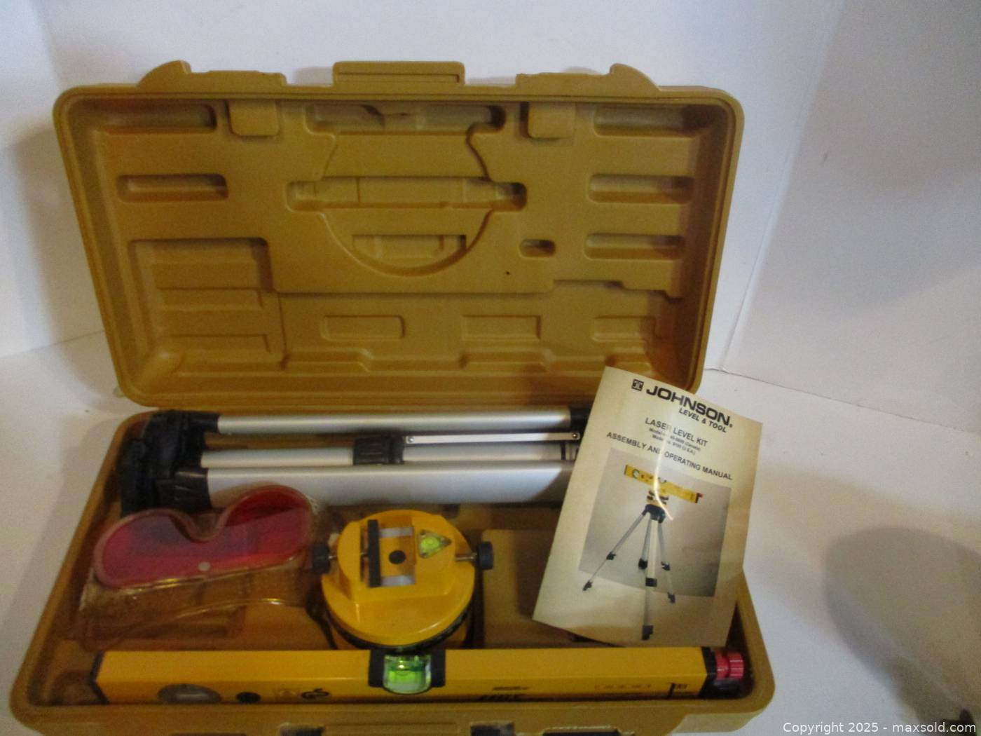Johnson model 40-0909 laser level kit with case | Maxsold