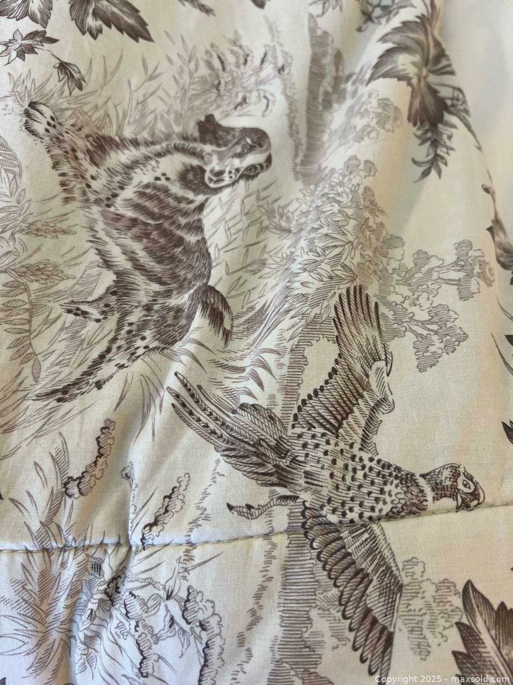 Queen hunting motif duvet, 2 soft blankets | Maxsold