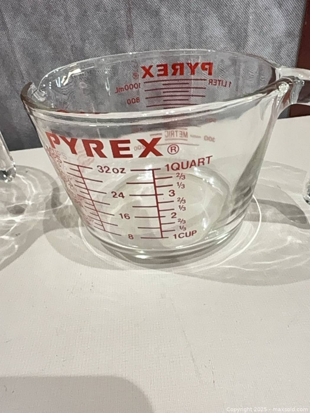 Pyrex glass measuring cups 4 sizes with lid | Maxsold