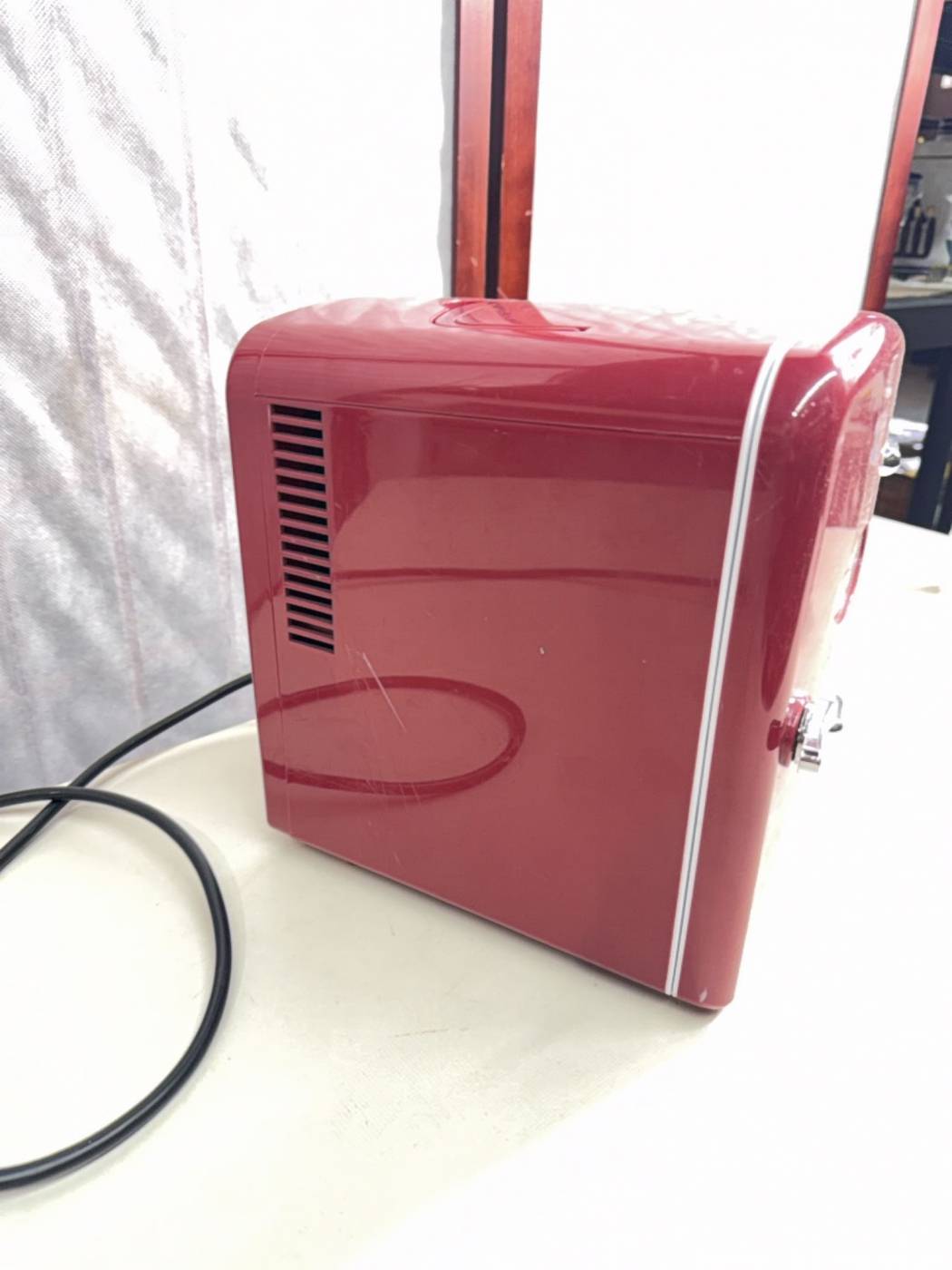 Dr Pepper mini beverage fridge | Maxsold