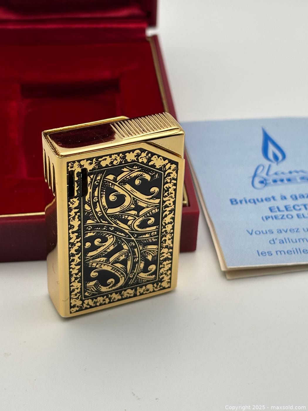 Flame Crest gold-tone butane table lighter with box | Maxsold