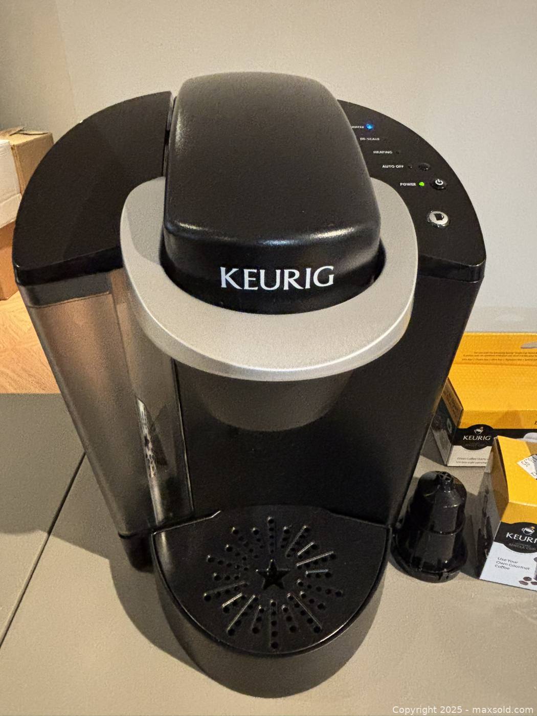 Keurig K-Select Single-Serve Coffee Maker With Accessories | Maxsold