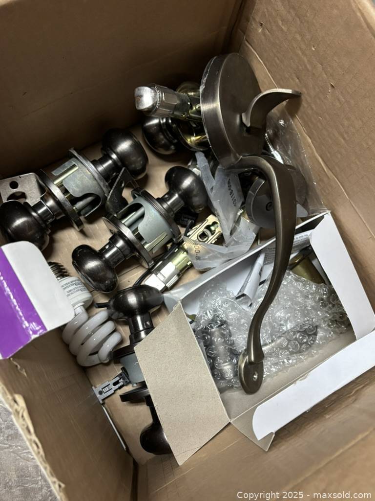 Mixed door knobs and lever handle hardware | Maxsold