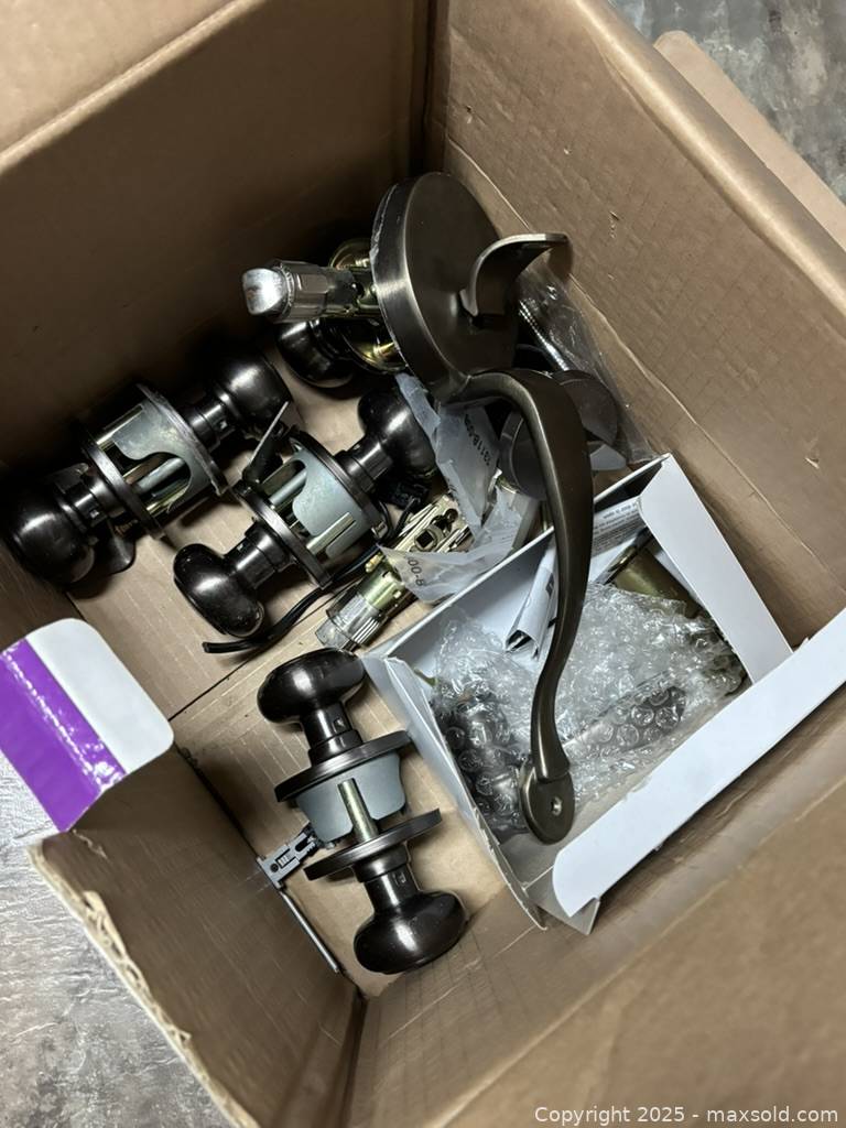 Mixed door knobs and lever handle hardware | Maxsold