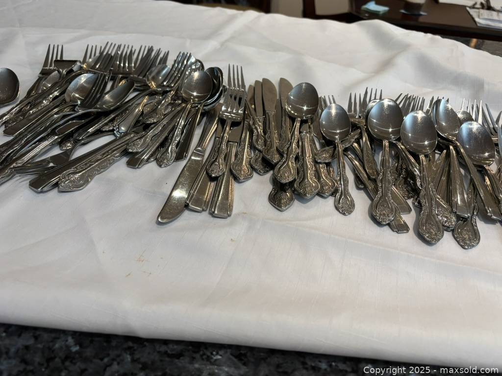 Ornate floral stainless steel flatware mix | Maxsold