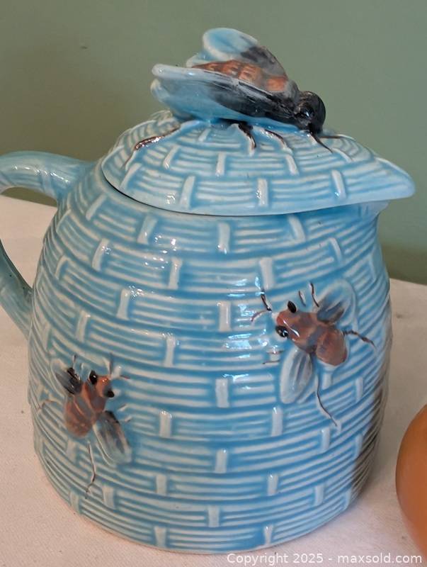 Pair ceramic honey pots | Maxsold