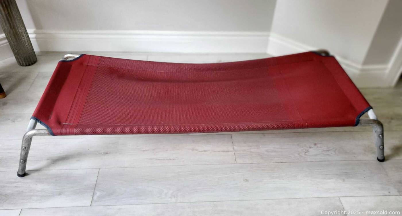 Red vinyl cot | Maxsold