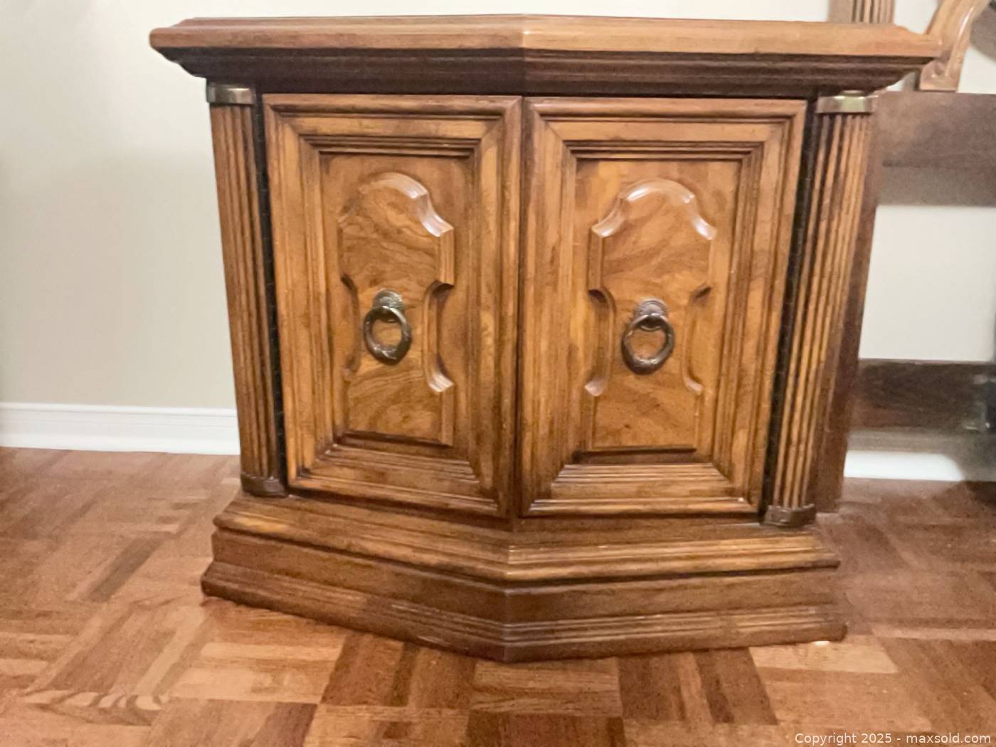 Pair of vintage solid wood nightstands | Maxsold