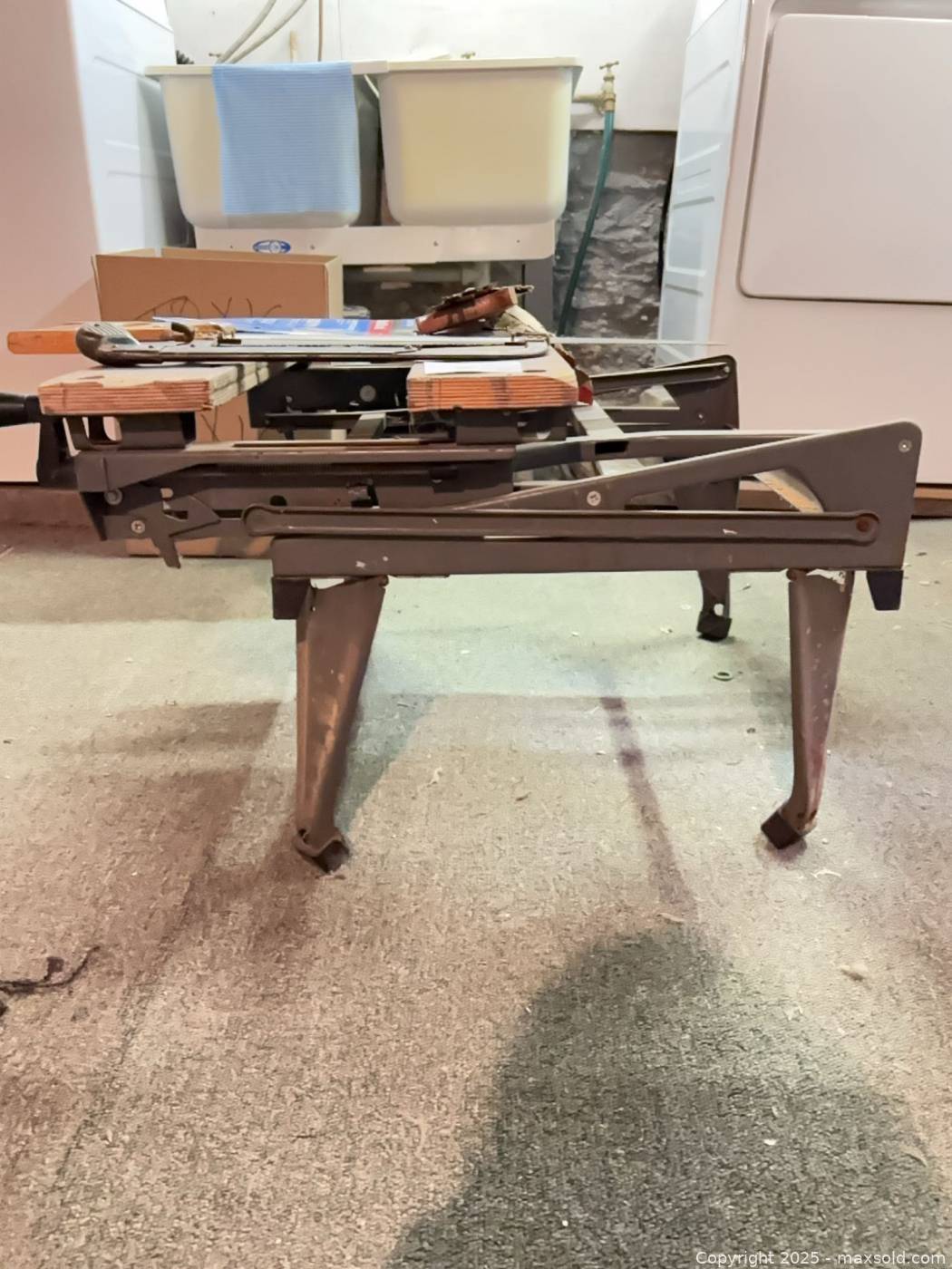 Vintage table saw, 3 hand saws, sandpaper | Maxsold