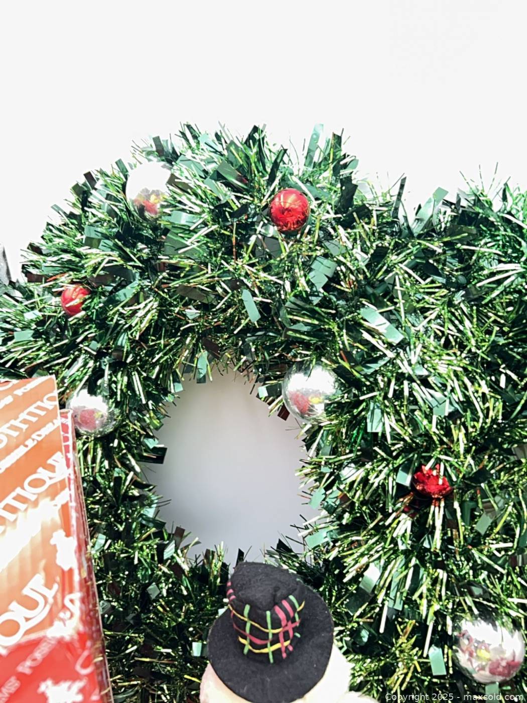 Christmas wreaths, stockings, sign, figurines | Maxsold