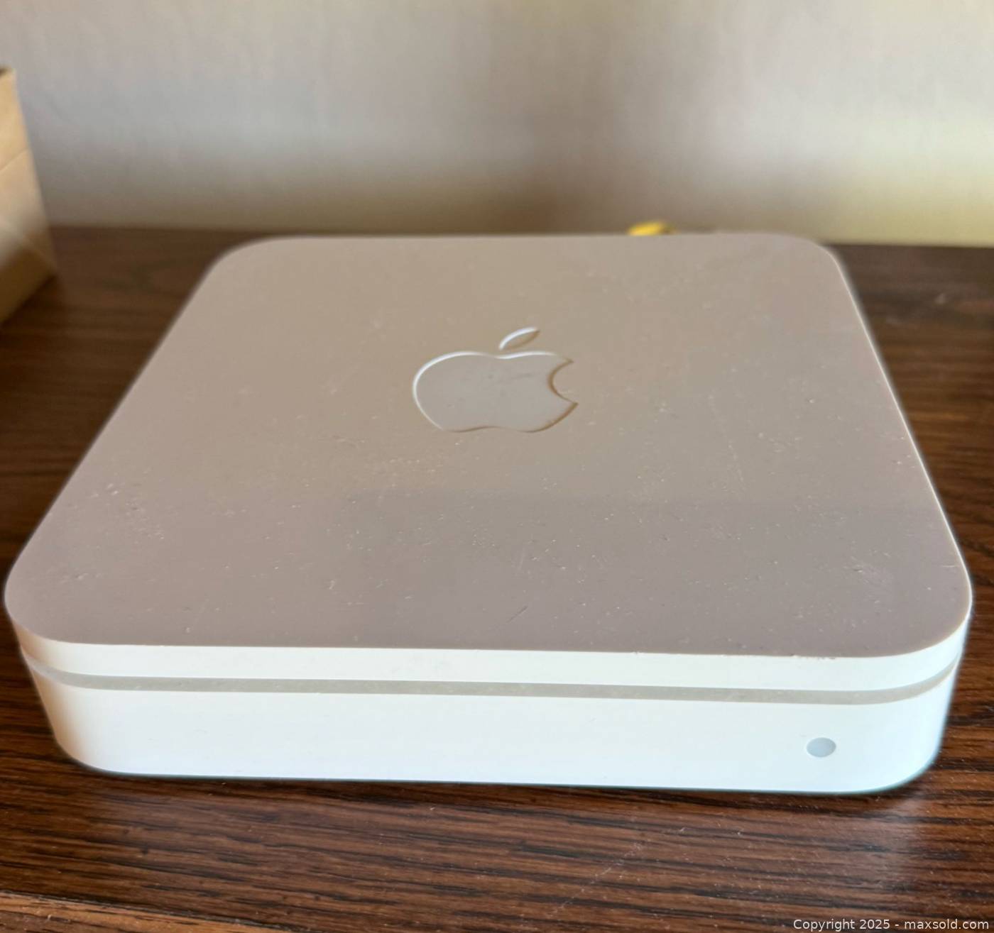 Apple AirPort Extreme wireless router | Maxsold
