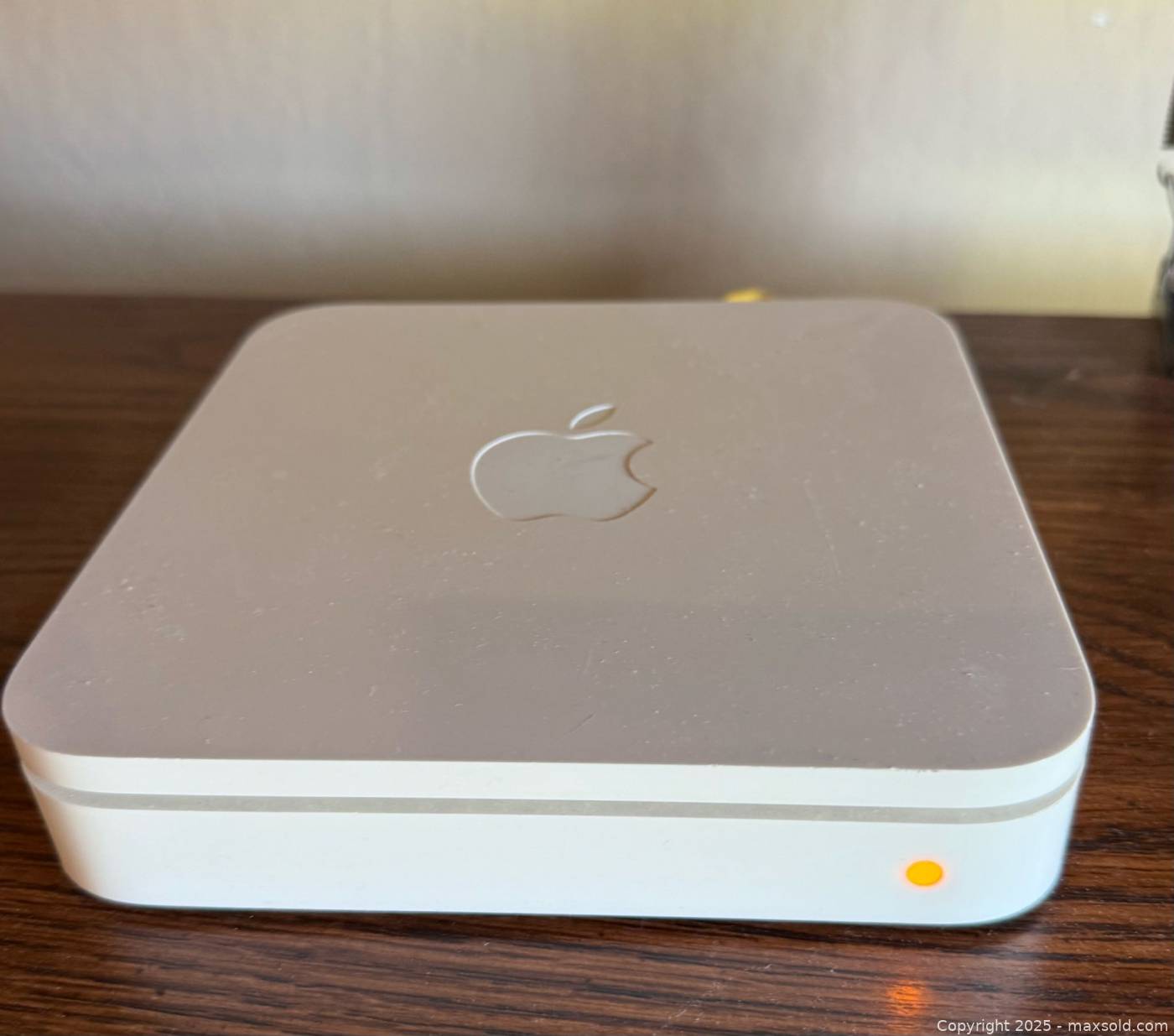 Apple AirPort Extreme wireless router | Maxsold