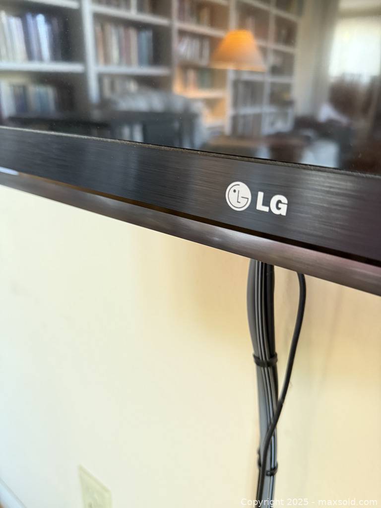 LG flat-panel LED television | Maxsold