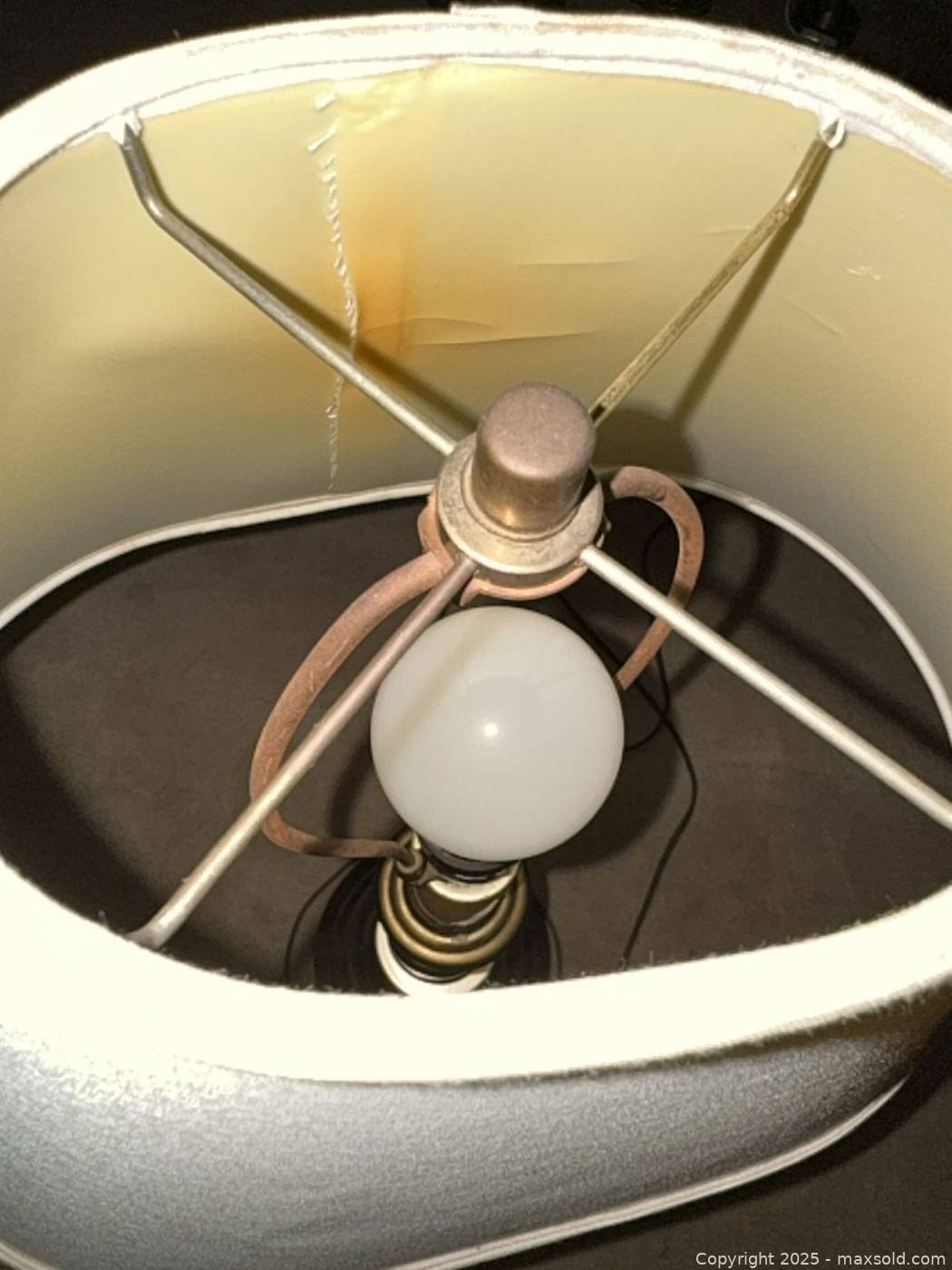 Vintage brass table lamp with cream shade | Maxsold