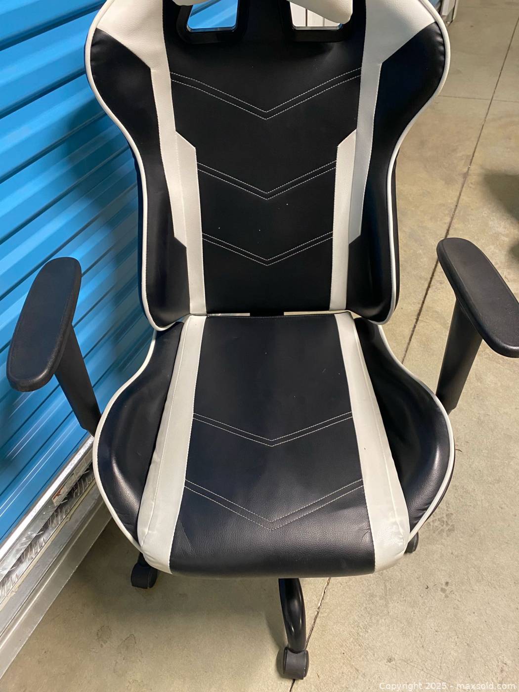 Razer black and white leather gaming chair | Maxsold