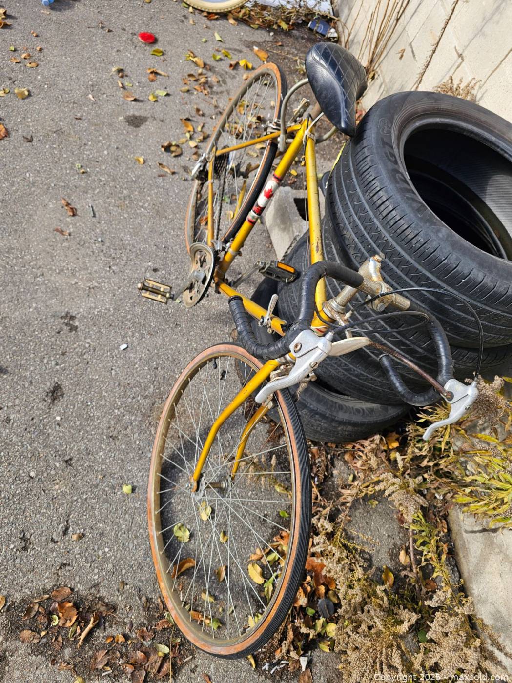 Yellow CCM road bicycle needing repair | Maxsold