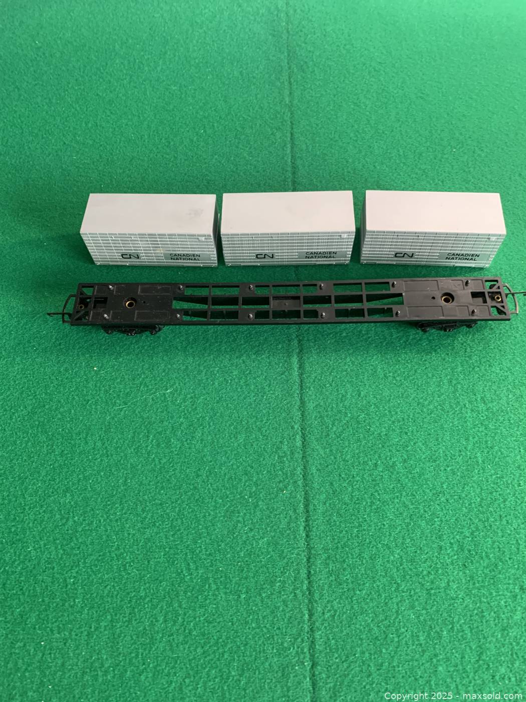 HO Scale Flatcar with 3 Canadian National Containers | Maxsold