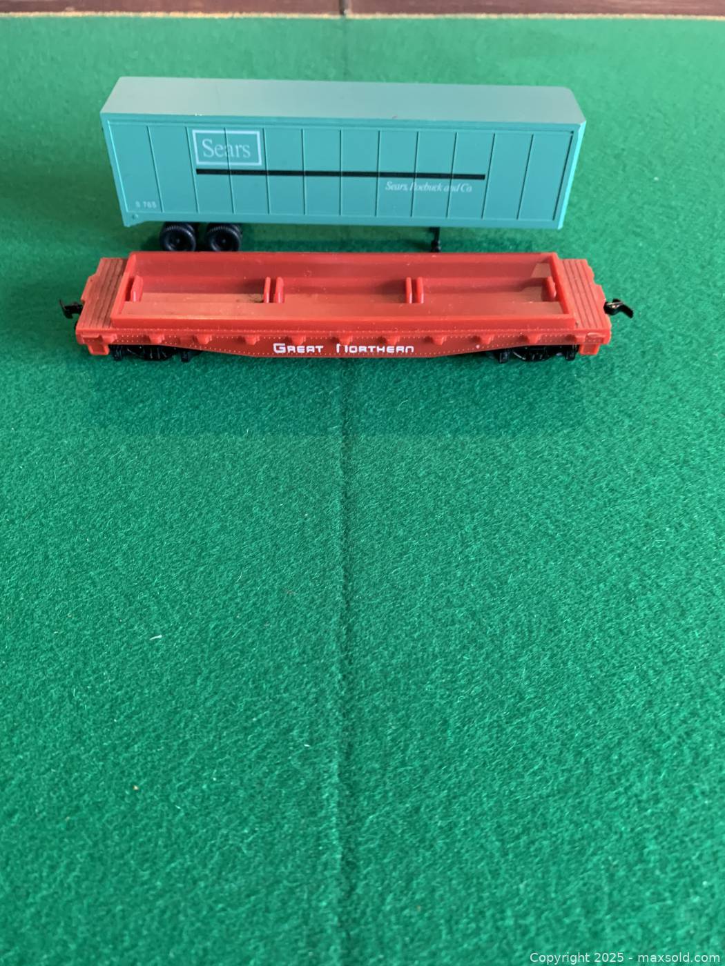 Great Northern HO Flat Car with Sears Trailer | Maxsold