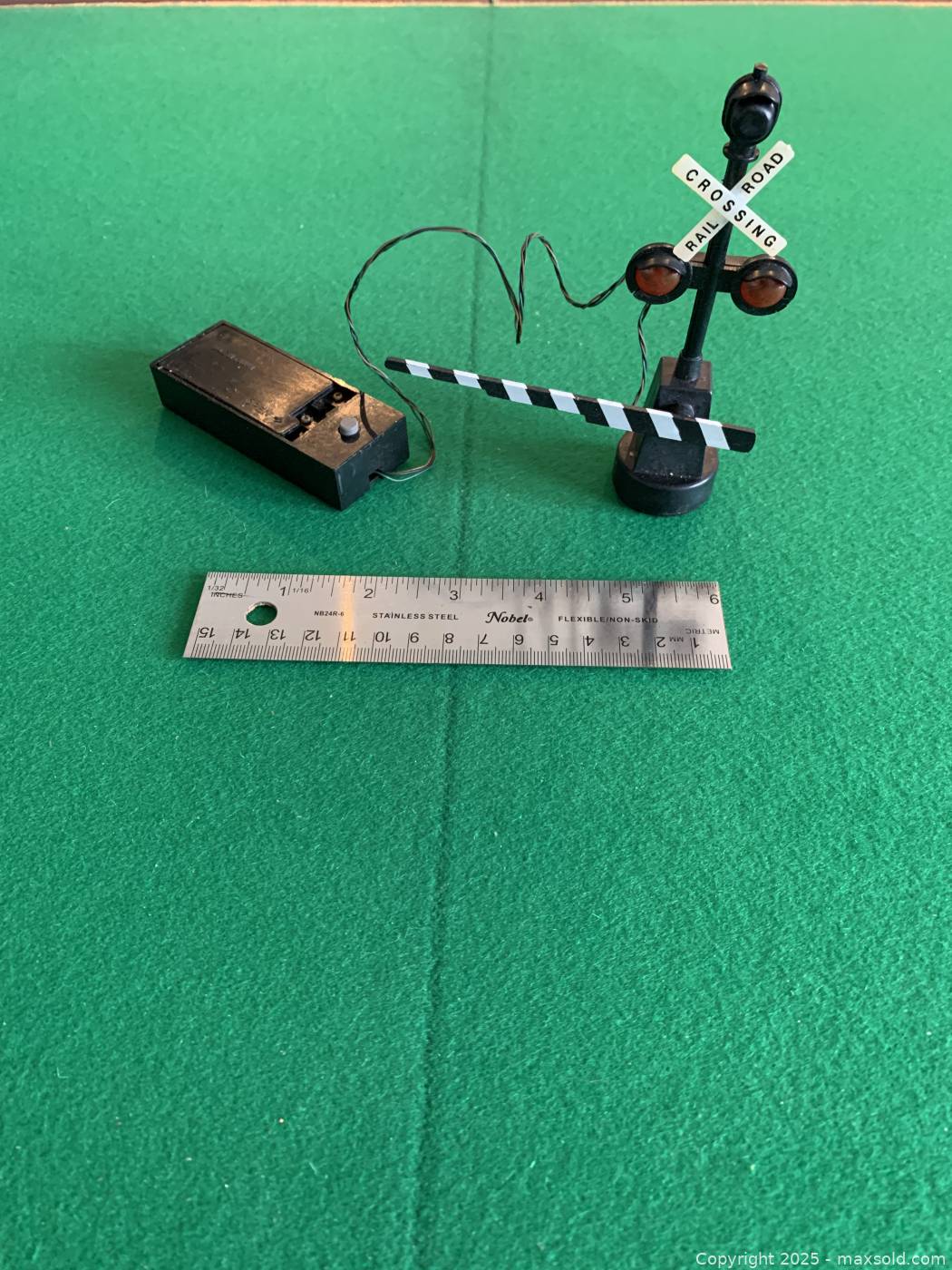Miniature railroad crossing signal barrier set | Maxsold