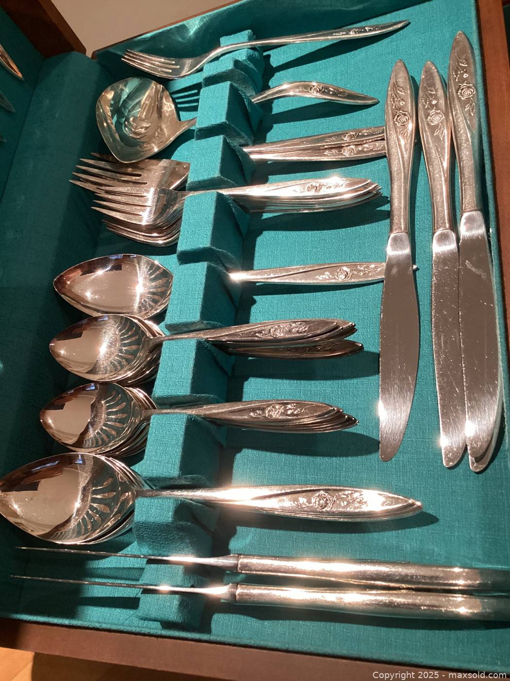 Oneida Community Morning Rose silver-plated flatware set in wooden ...