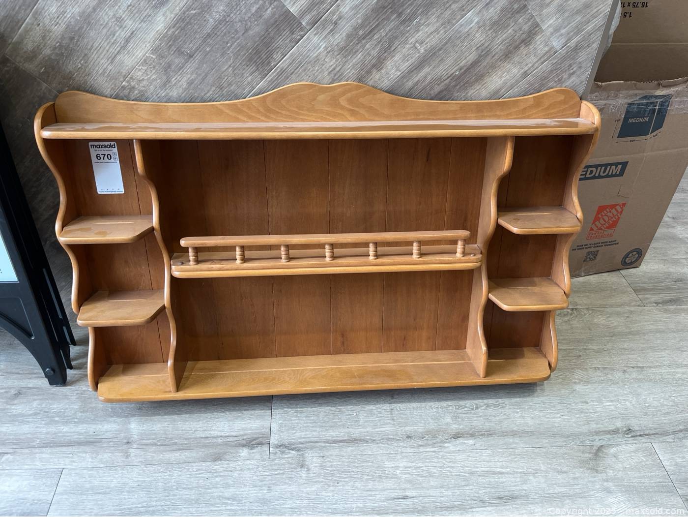 Wood wall display shelf unit 40.5" | Maxsold