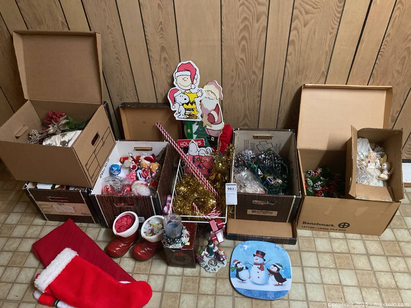 Boxes of assorted Christmas decorations | Maxsold