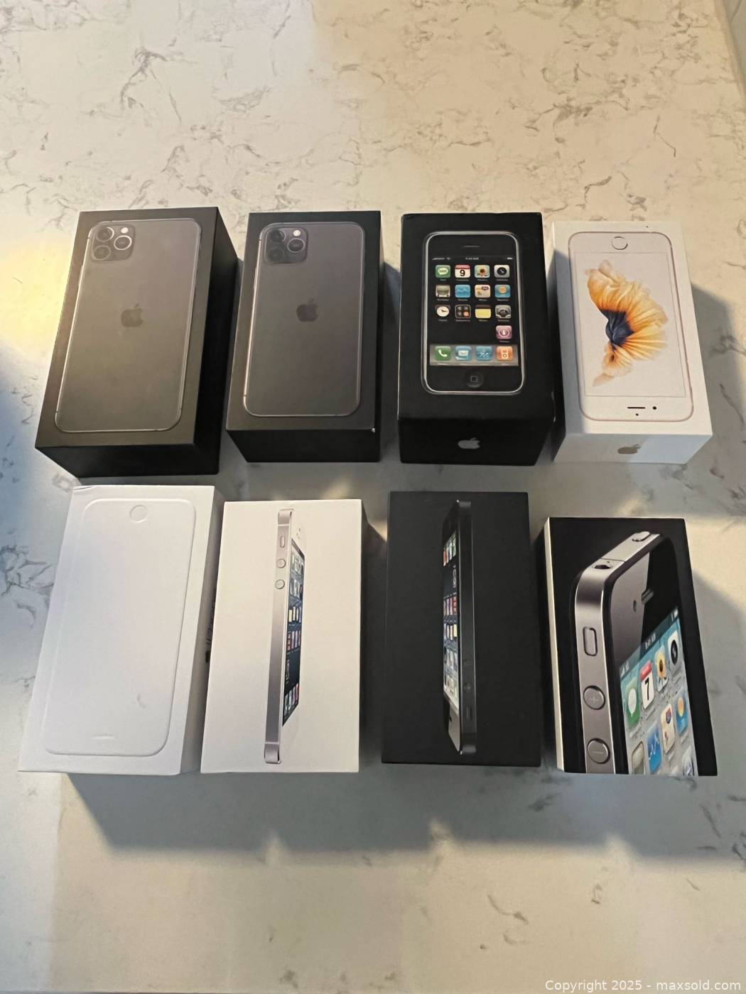 Apple iPhone empty retail boxes, 8 | Maxsold