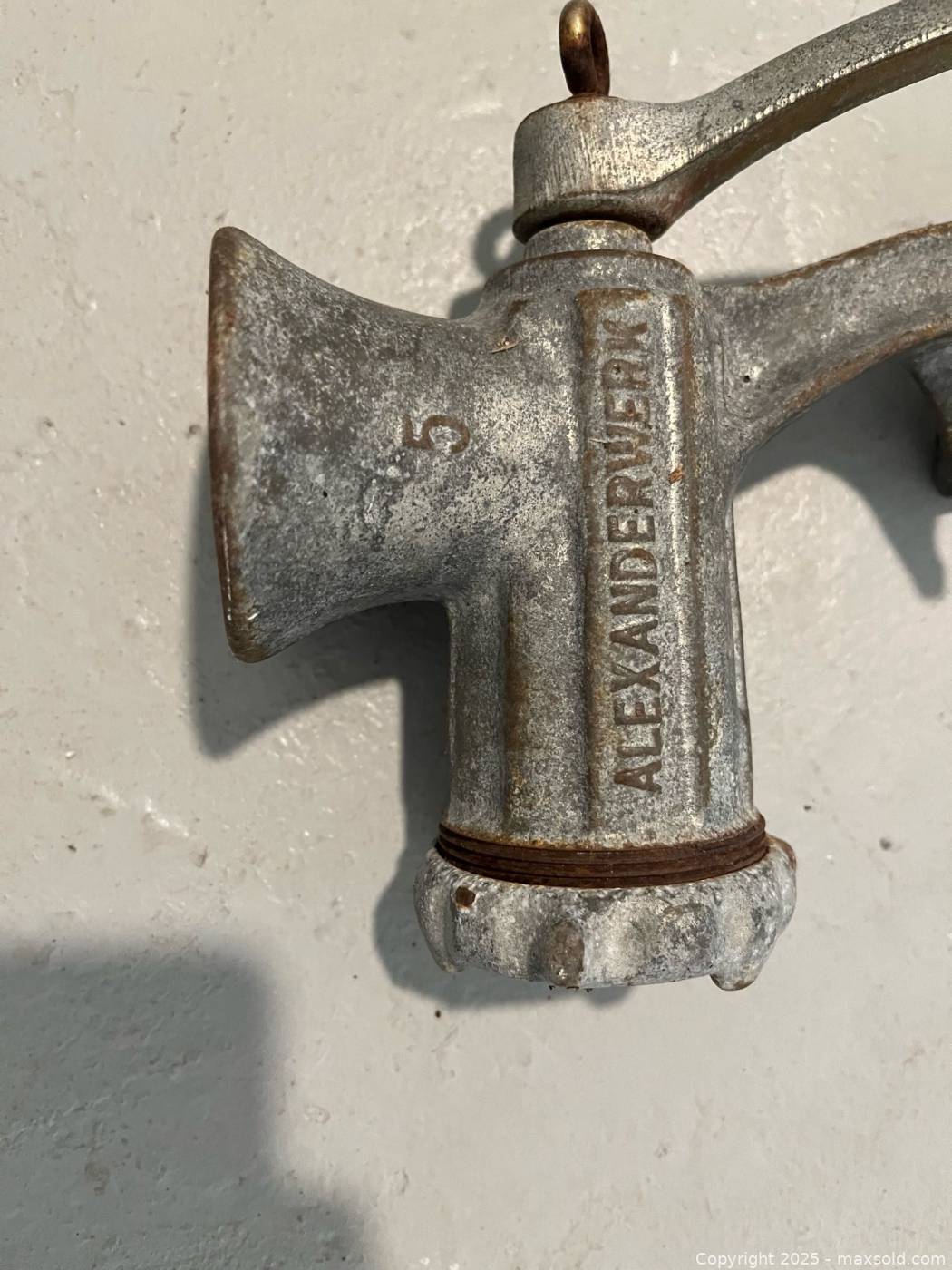 Alexanderwerk No.5 hand-crank metal grinder | Maxsold
