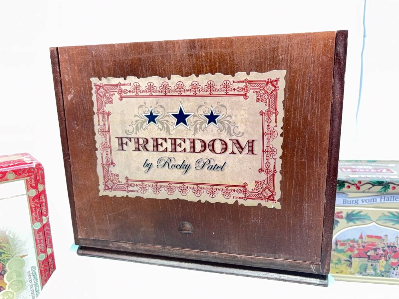 Assorted cigar boxes, presentation box and music tin | Maxsold