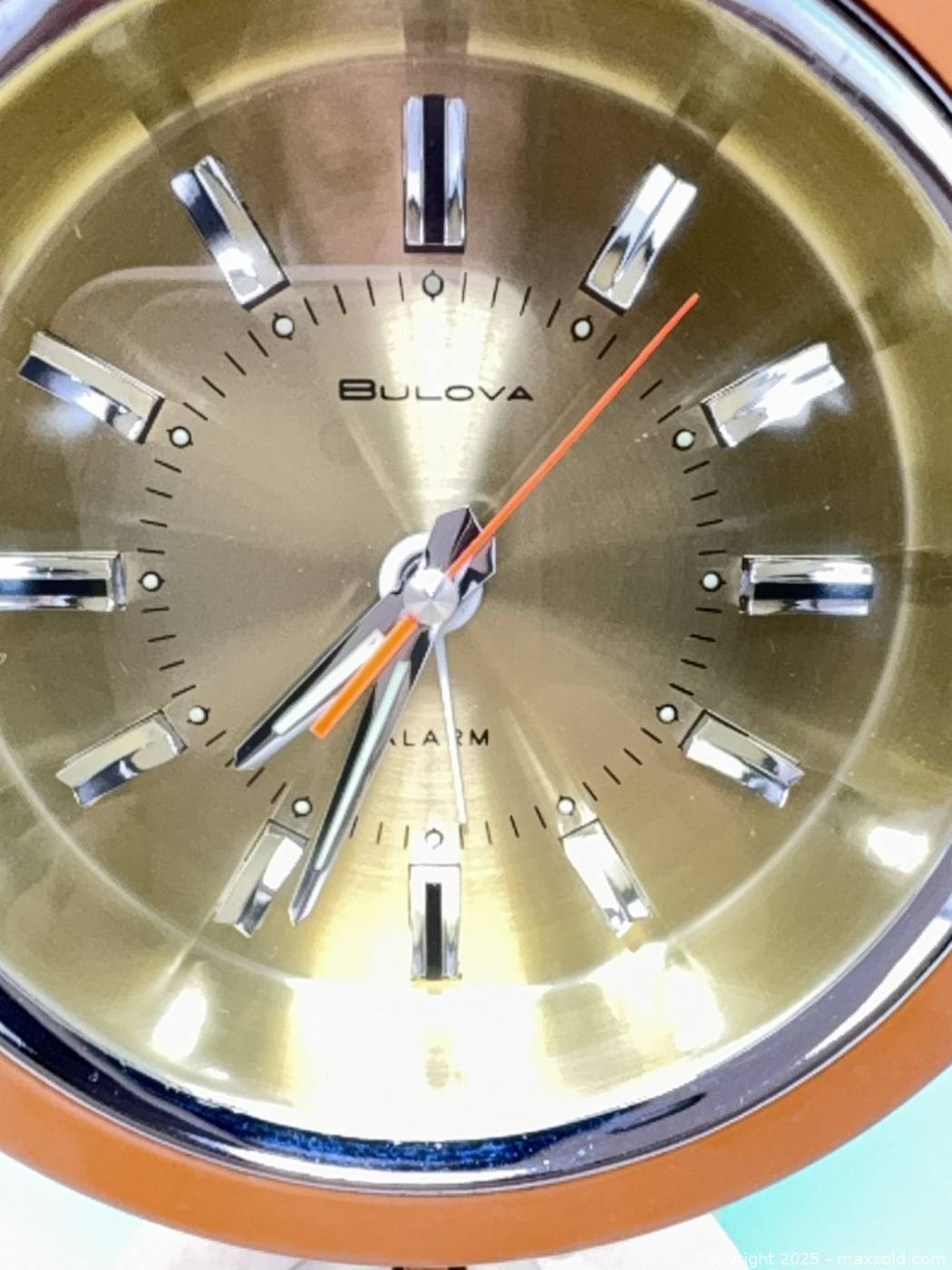 Bulova tulip-base wind-up desk alarm clock | Maxsold