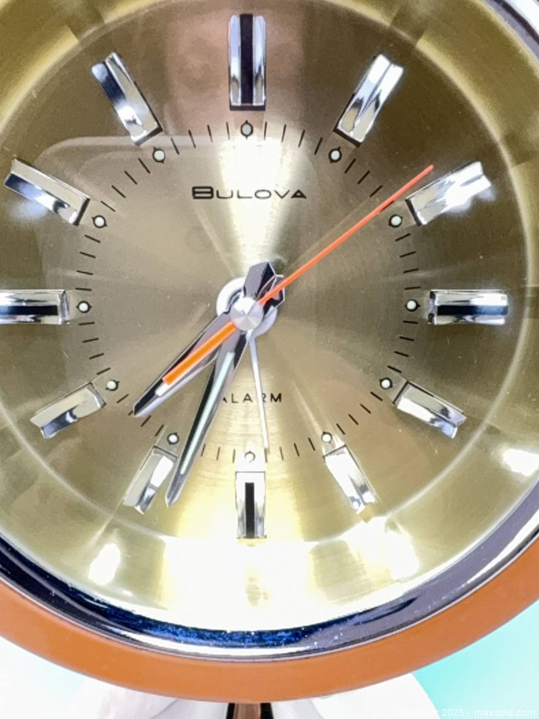 Bulova tulip-base wind-up desk alarm clock | Maxsold