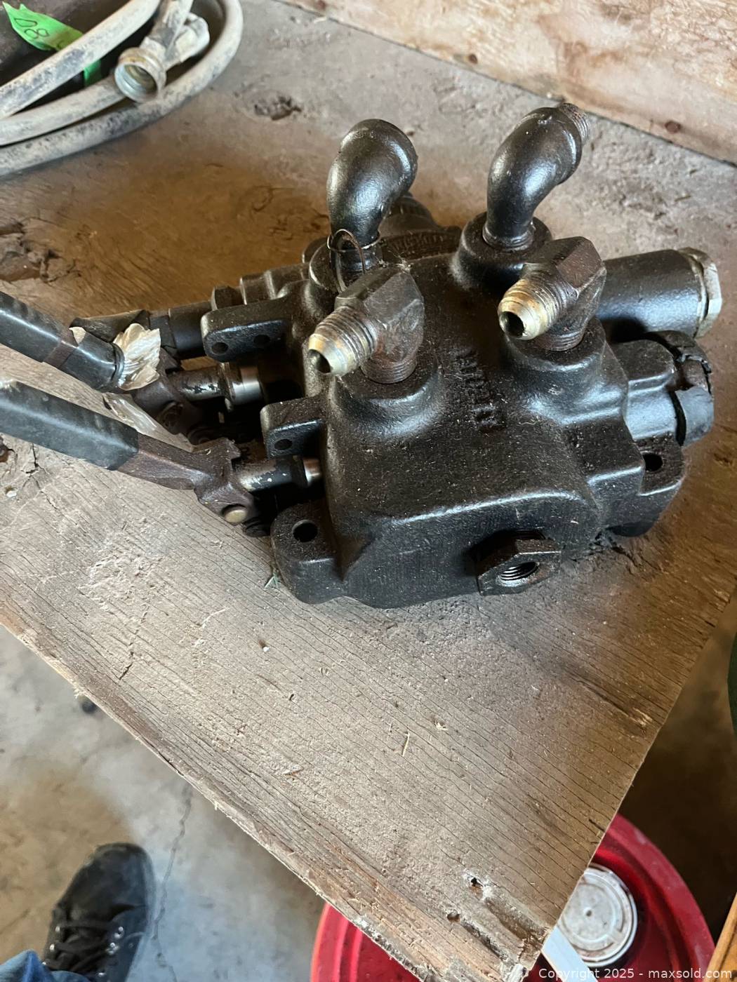 2-Spool Hydraulic Control Valve | Maxsold