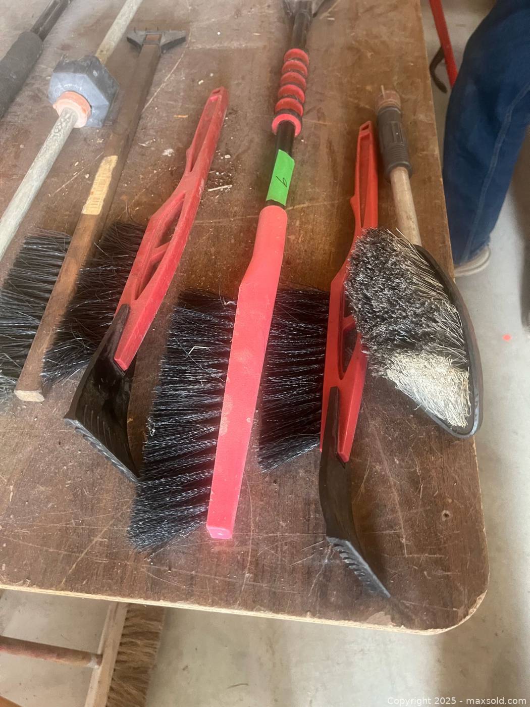 Snow brushes and underground waterer | Maxsold
