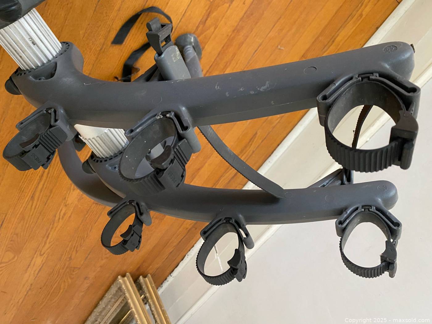 Saris Bones 3-Bike Trunk Rack | Maxsold