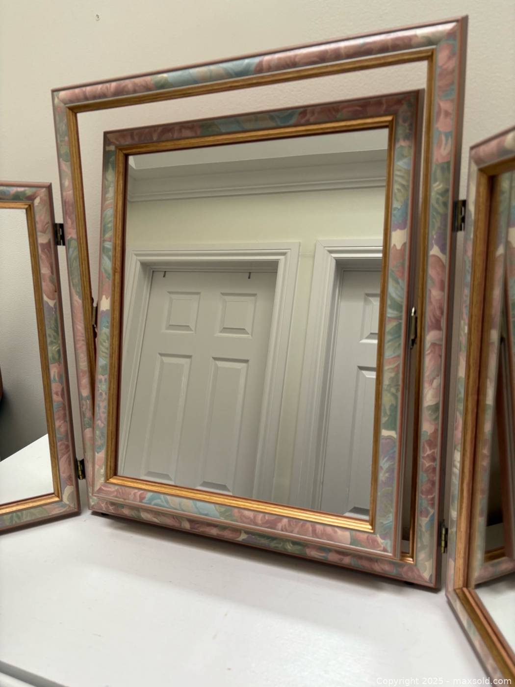 Tri-fold tabletop vanity mirror | Maxsold