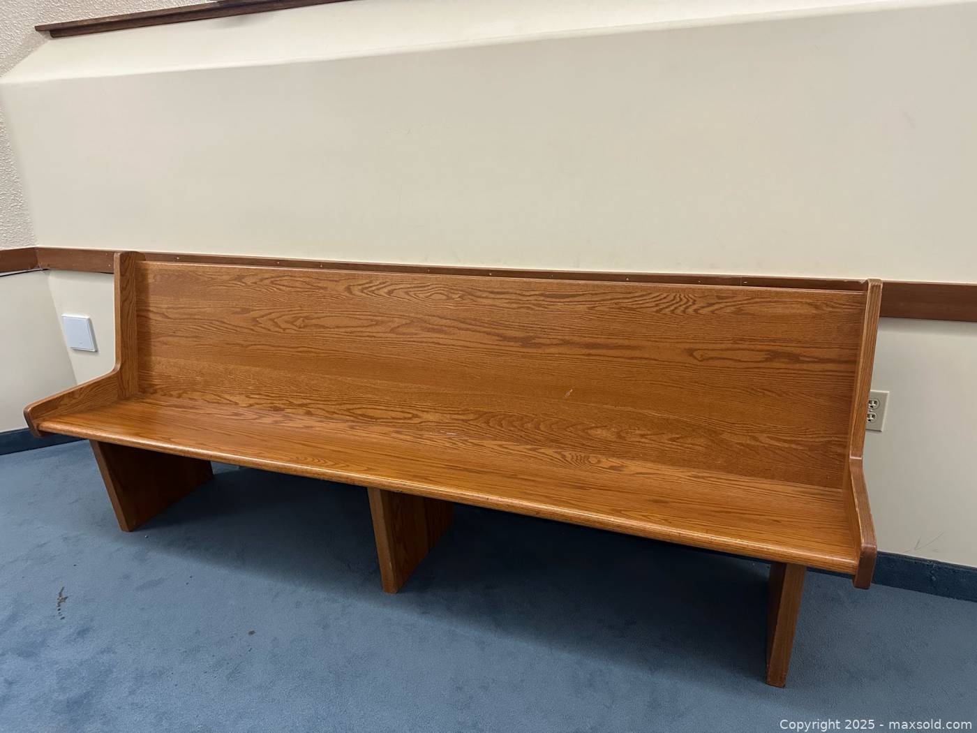 Solid oak-finish wooden church pew | Maxsold