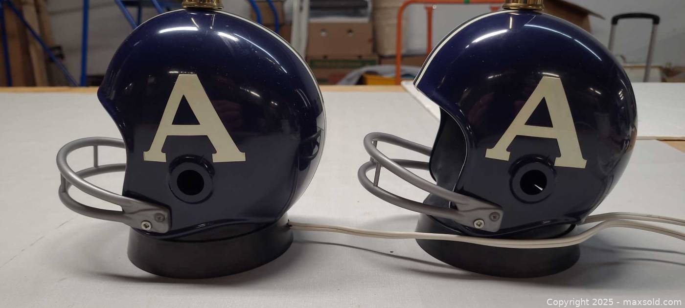 2 Toronto Argonauts helmet table lamps | Maxsold