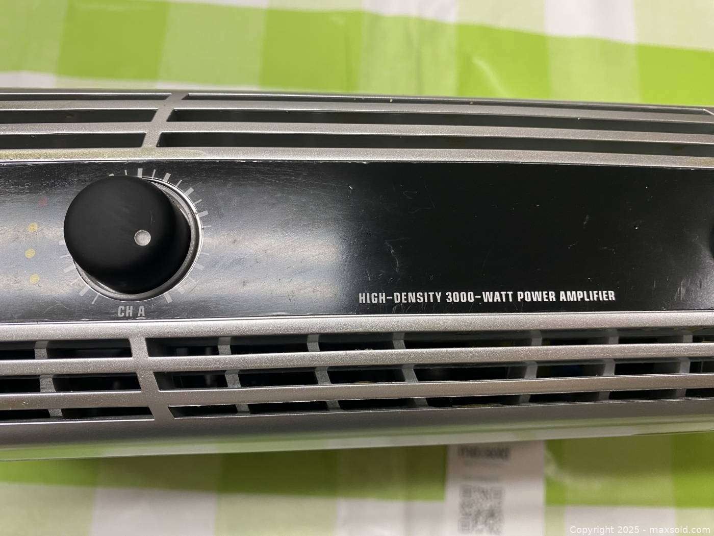 Behringer iNUKE NU3000 power amplifier | Maxsold