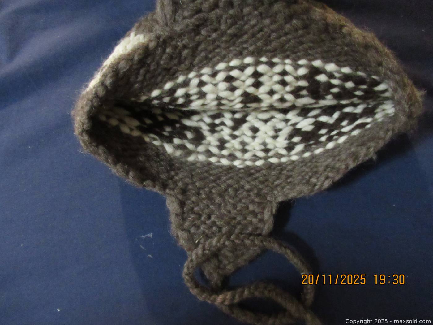Cowichan wool ear-flap toque with pom-pom | Maxsold