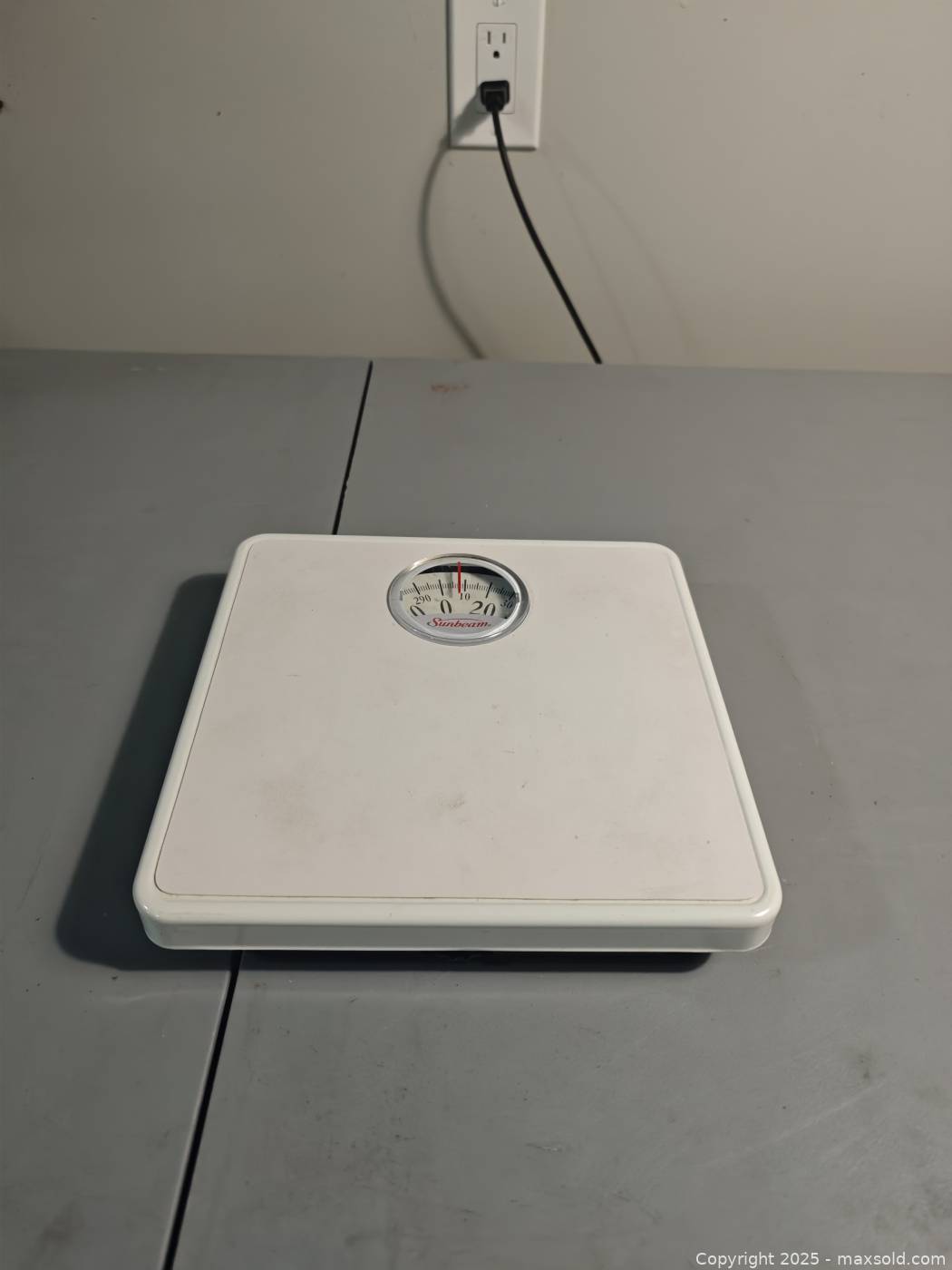 Sunbeam Analog Bathroom Scale | Maxsold