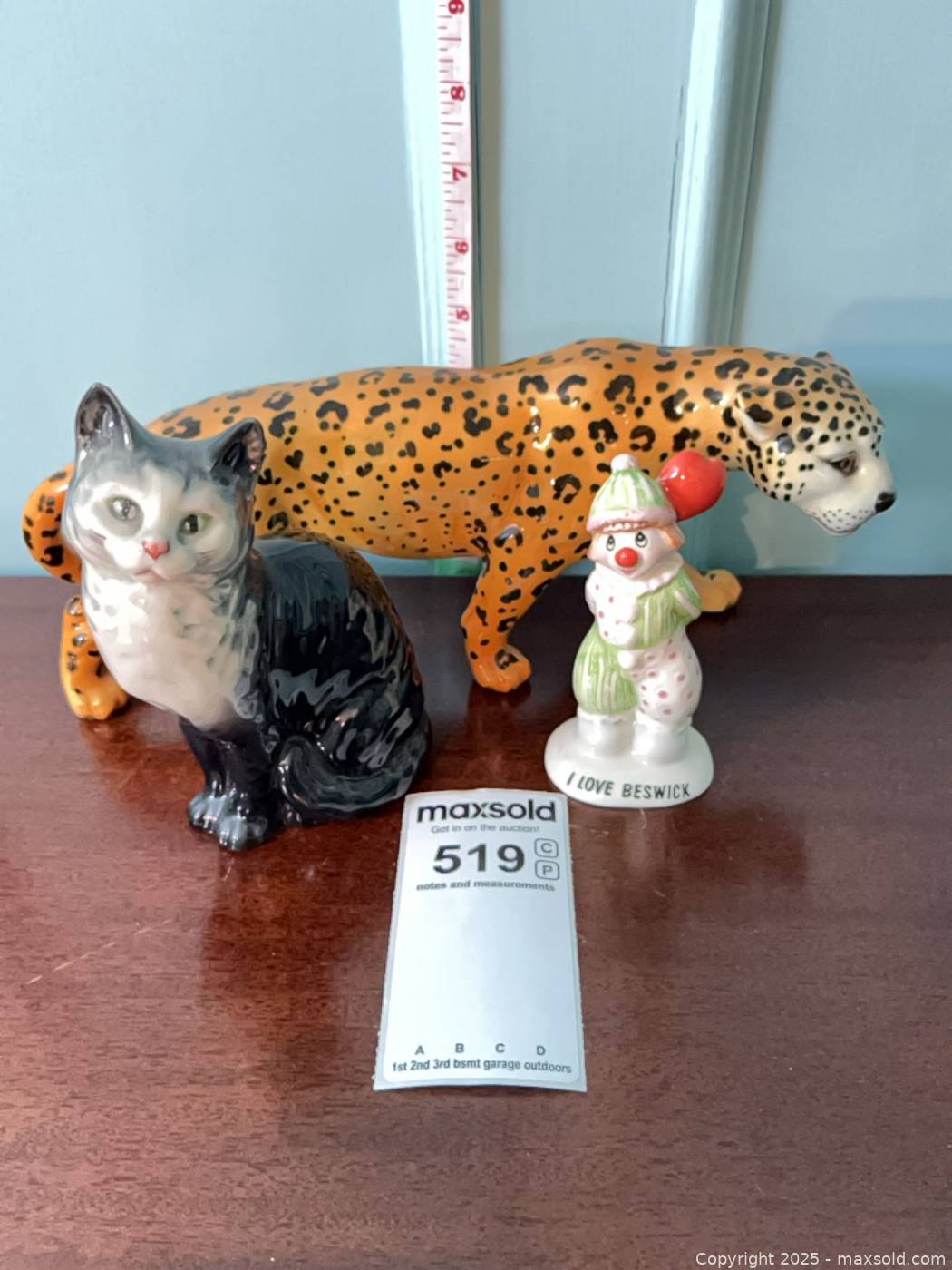 Beswick leopard, cat and clown figurines | Maxsold