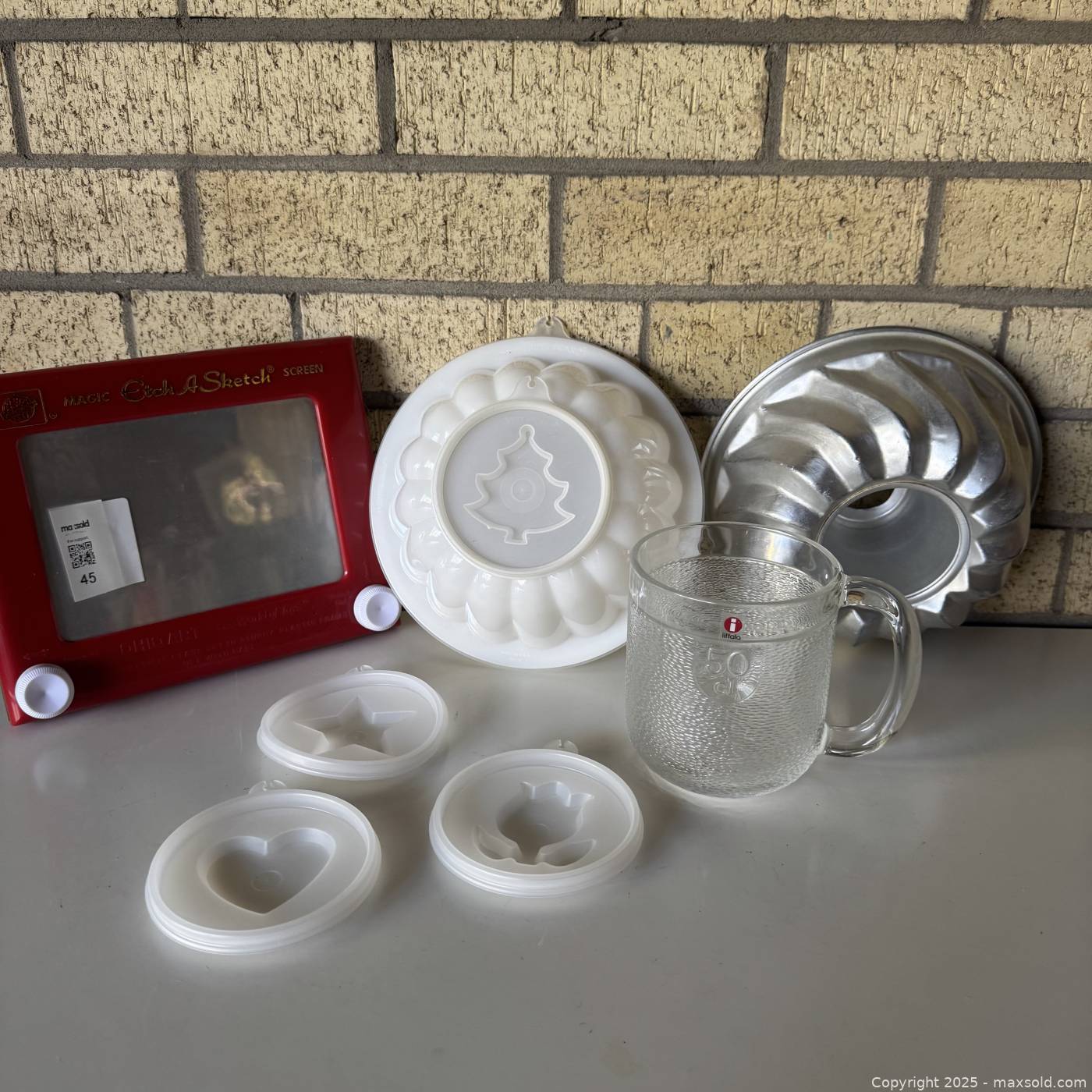Etch A Sketch, Iittala 50 cl glass mug, plastic Jel-N-Set molds ...