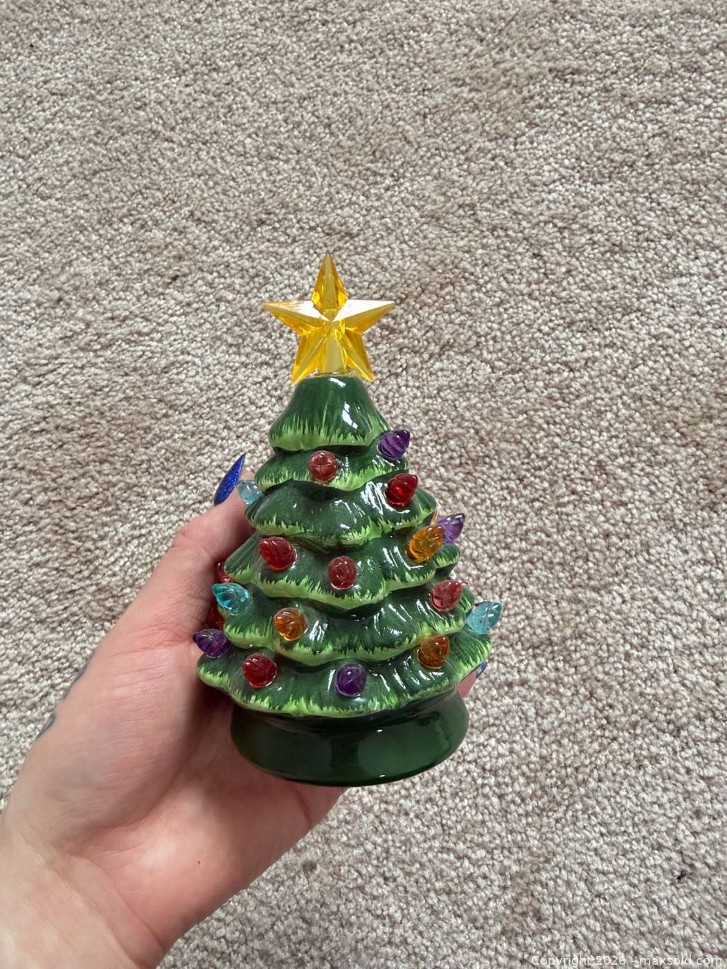 Mini ceramic light-up Christmas tree | Maxsold