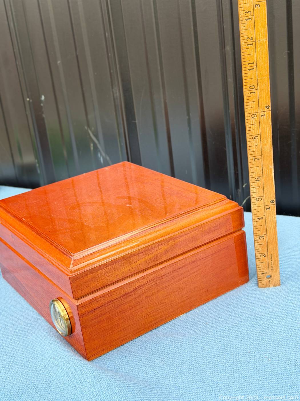 Mahogany Cigar Humidor | Maxsold