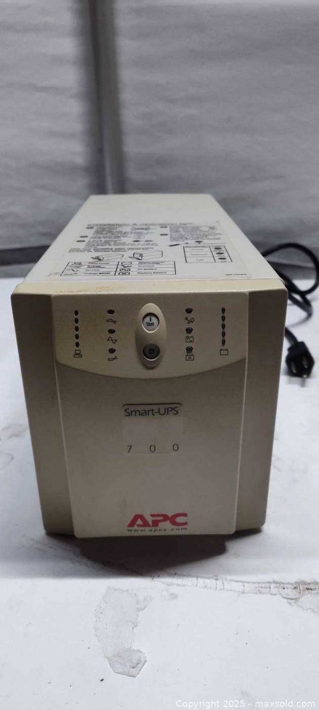 APC Smart-UPS 700 UPS Power Supply | Maxsold