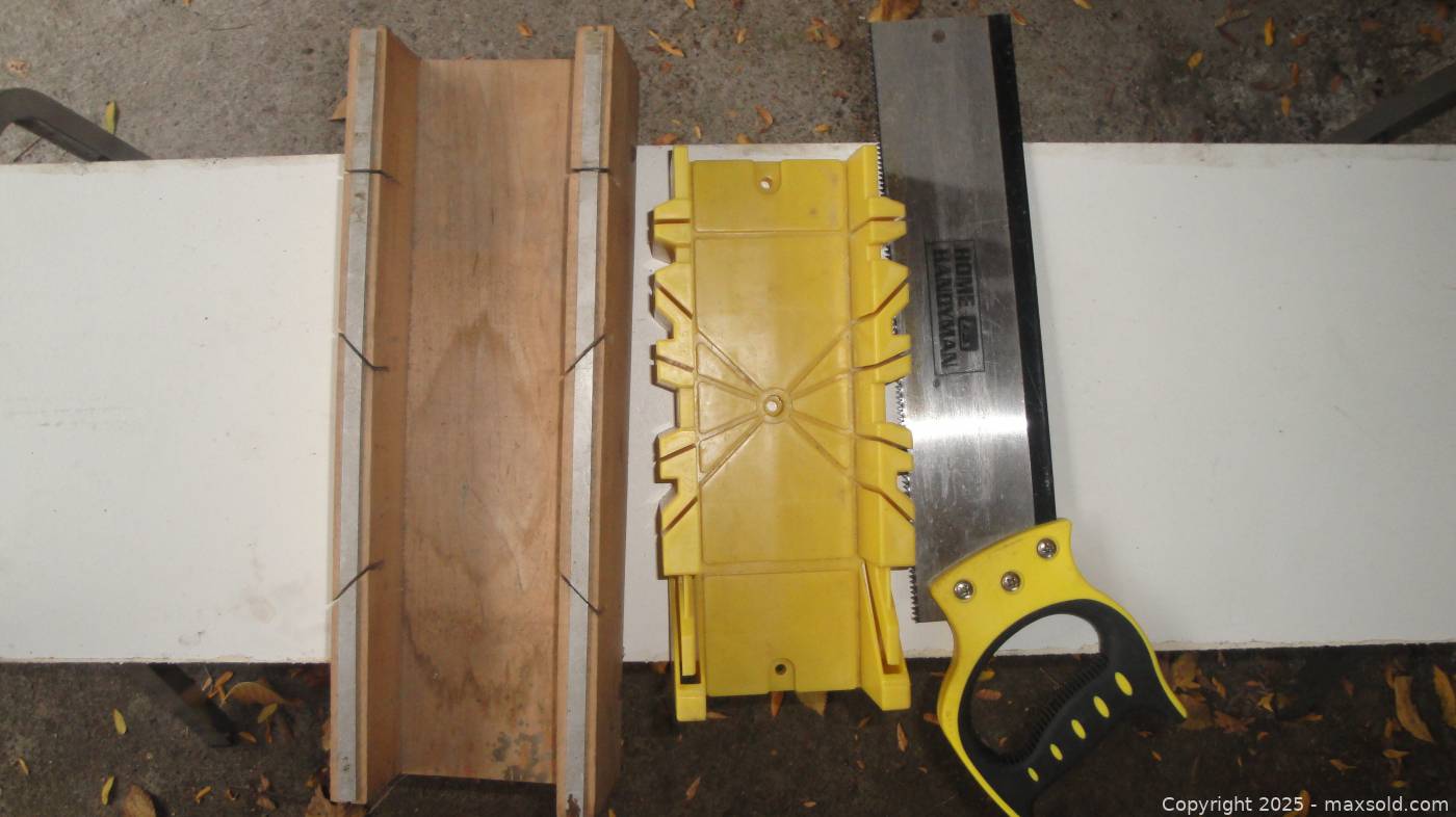 Mitre saw with plastic and wooden miter boxes | Maxsold