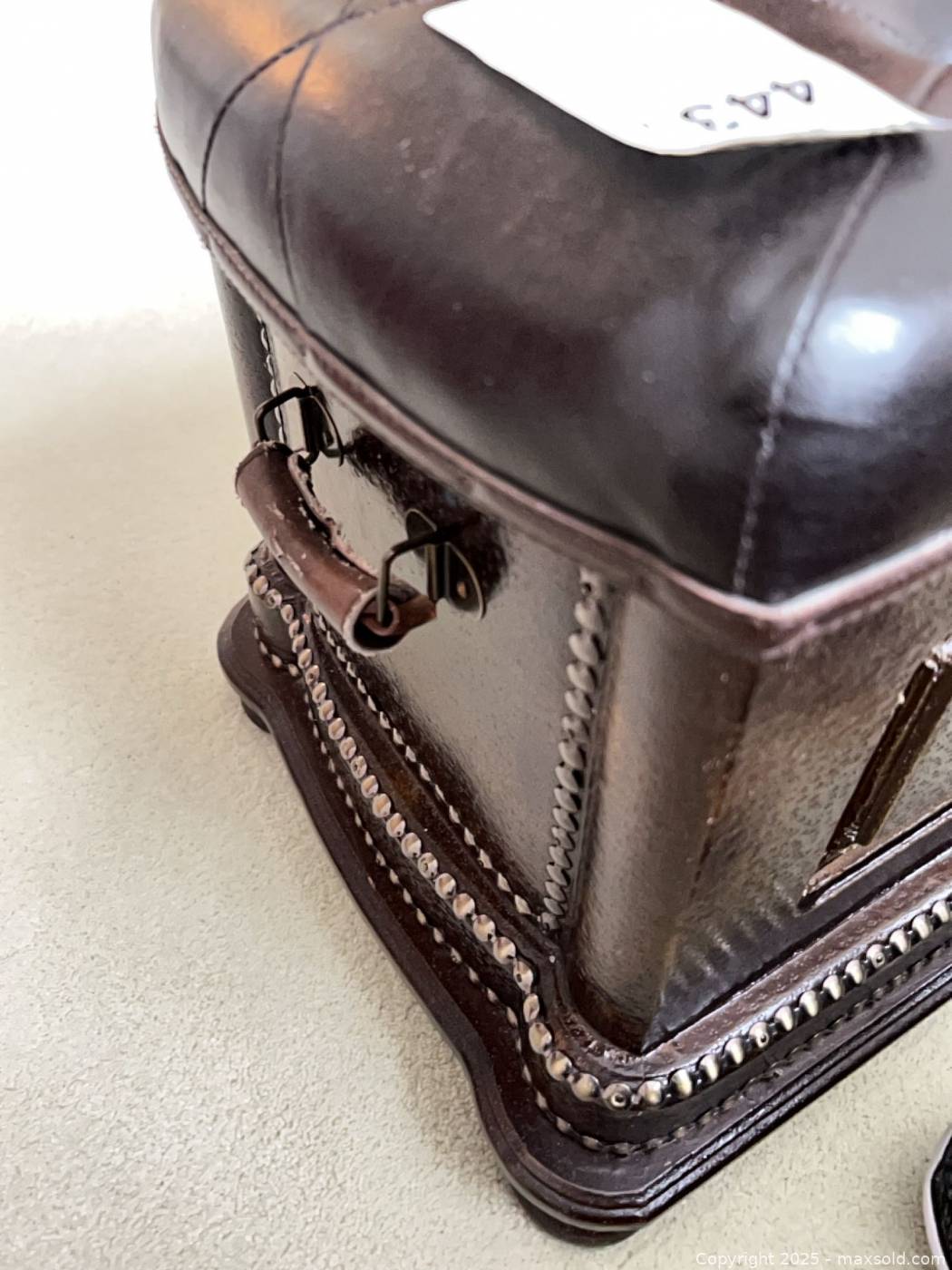 Leather tufted storage chest | Maxsold